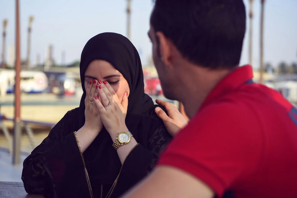 16 Signs You Should Stay Away from Someone